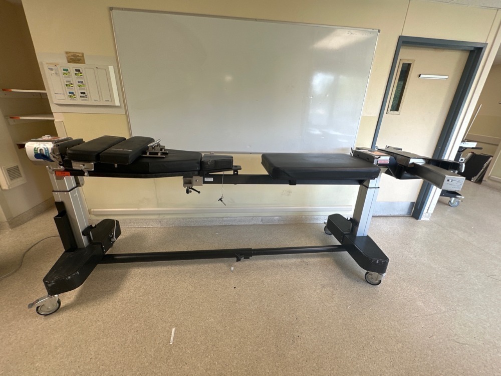 OSI 5803 MODULAR JACKSON TABLE WITH 2 ACCESSORY CARTS