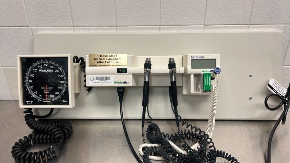 WELCH ALLYN 767 INTEGRATED WALL SYSTEM WITH 2 HEADS AND DIGITAL THERMOMETER