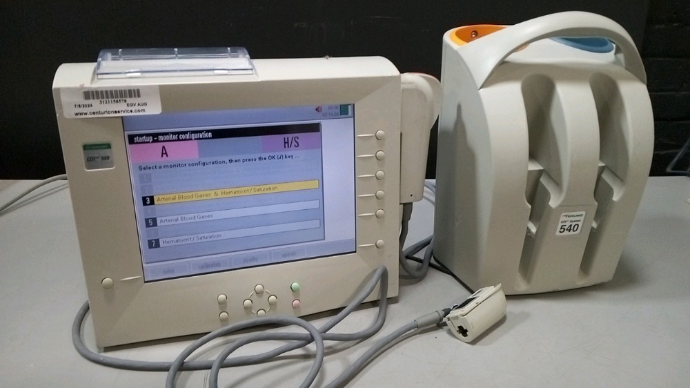 TERUMO CDI 500 BLOOD PARAMETER MONITOR WITH CDI 540 CALIBRATOR