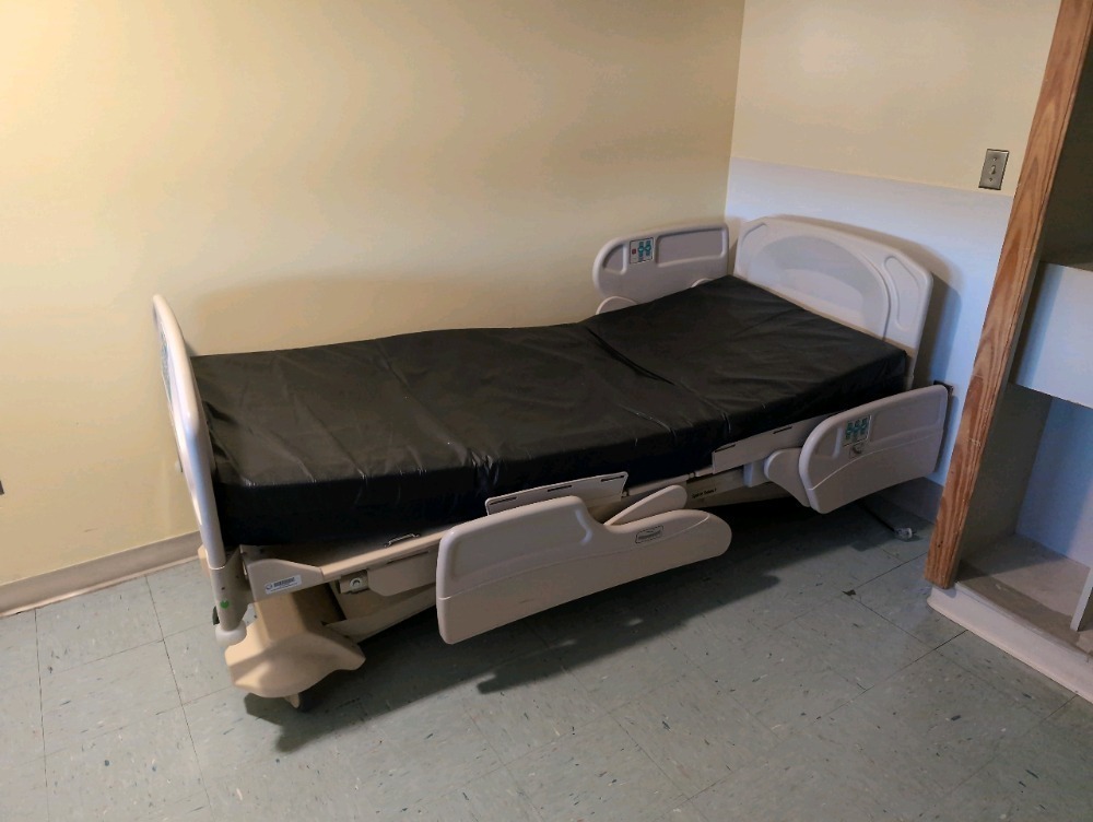 STRYKER SPIRIT SELECT PATIENT BEDLOCATED AT 2100 DORCHESTER AVE ...