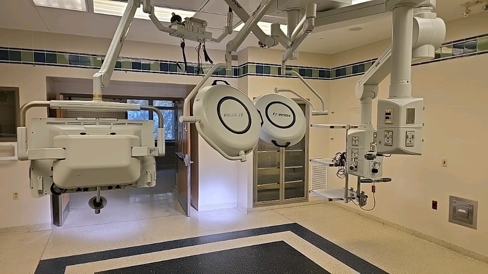 STRYKER VISUM 2 CEILING MOUNT SINGLE HEAD SURGICAL LIGHT WITH CONTROL ...