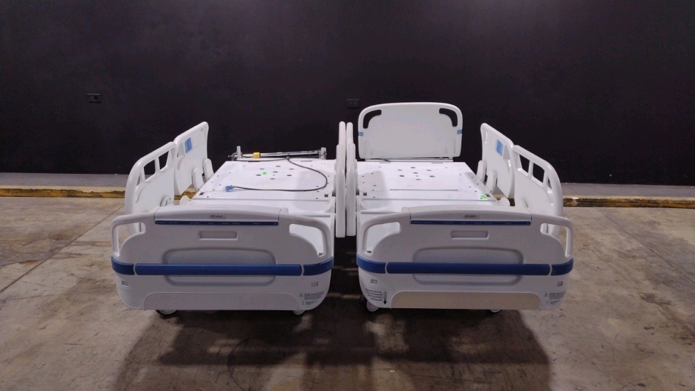 LOT OF (2) STRYKER 3005 S3 HOSPITAL BEDS WITH HEAD & FOOTBOARD ...