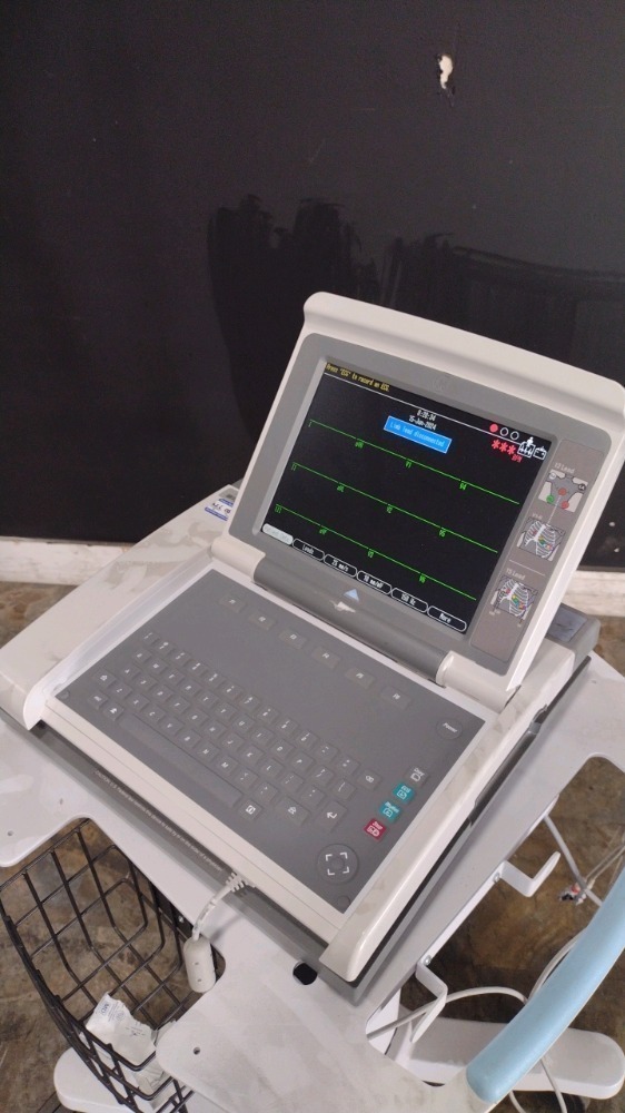 GE MAC 5500 HD ECG/EKG MACHINE WITH ACQUISITION MODULE