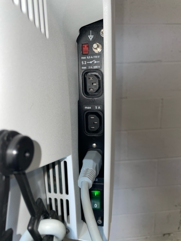 ZEISS OPMI VARIO S88 SURGICAL MICROSCOPE W/PEDAL, OPMI VISU 210 OPTICS