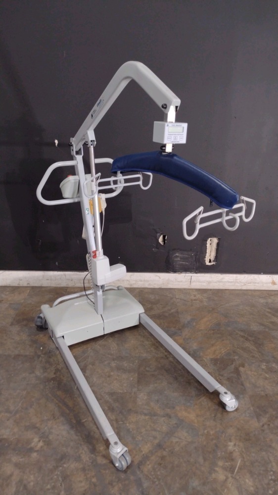 THE MEDICAL ULTRALIFT 3500X PATIENT LIFT WITH HAND CONTROL