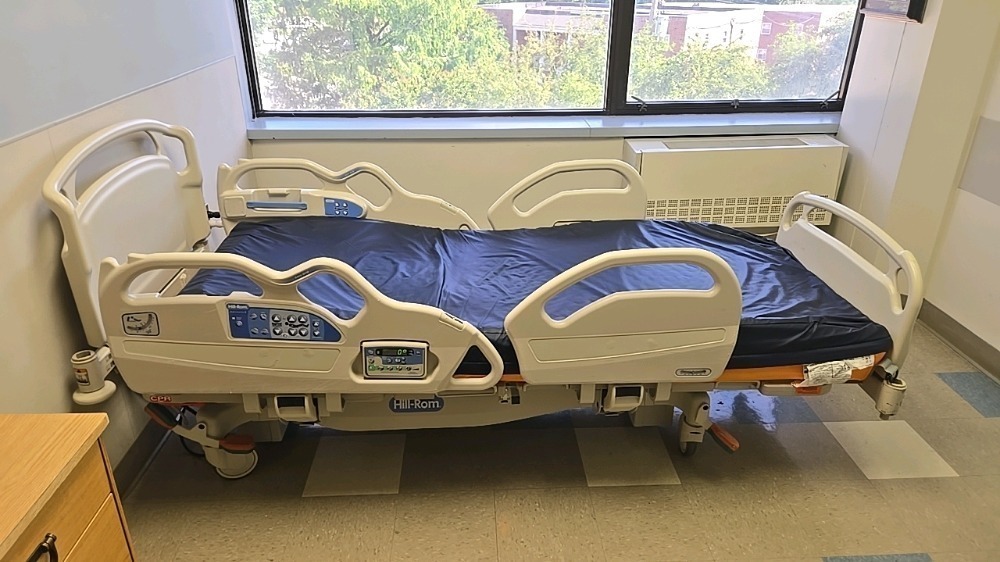 HILL-ROM ADVANTA 2 HOSPITAL BED, PL W/ ISOTOUR MATTRESS LOCATED AT: 175 ...