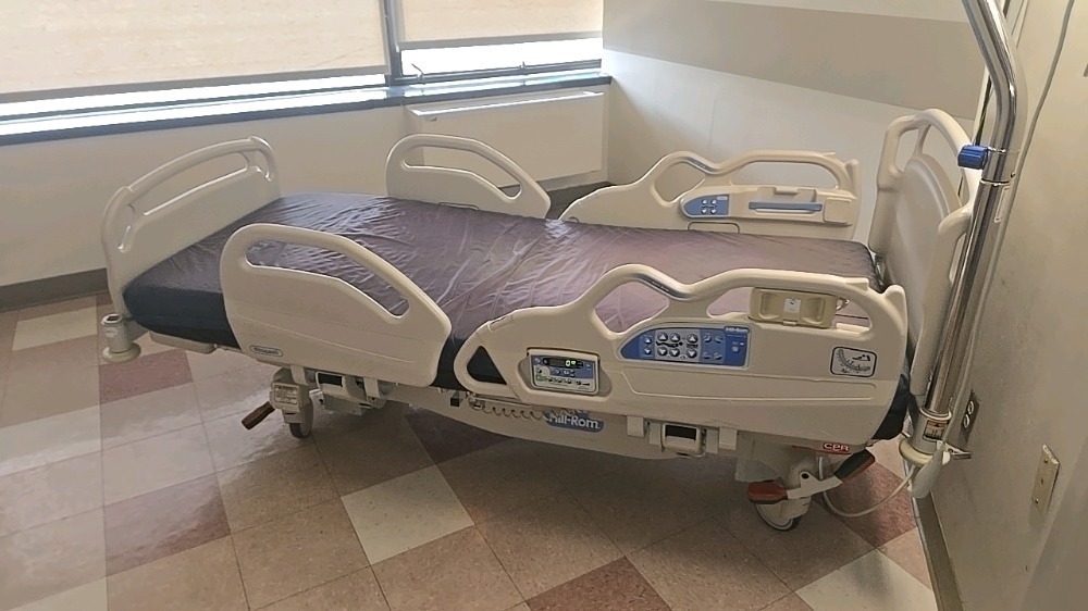 HILL-ROM ADVANTA 2 HOSPITAL BED, PL W/ P1177A PATIENT HELPER POLE ...