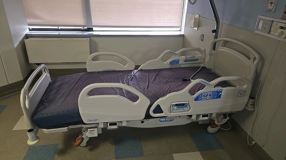 HILL-ROM ADVANTA 2 HOSPITAL BED, PL W/ P1177A PATIENT HELPER POLE ...