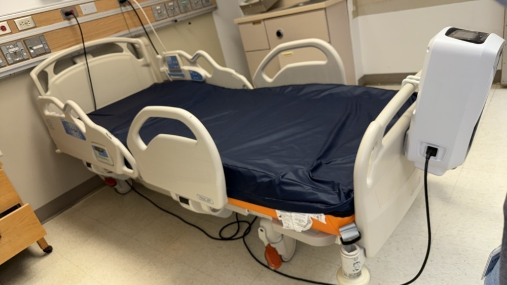 HILL-ROM ADVANTA 2 HOSPITAL BED, PL W/ ISOTOUR PUMP AND MATTRESS ...