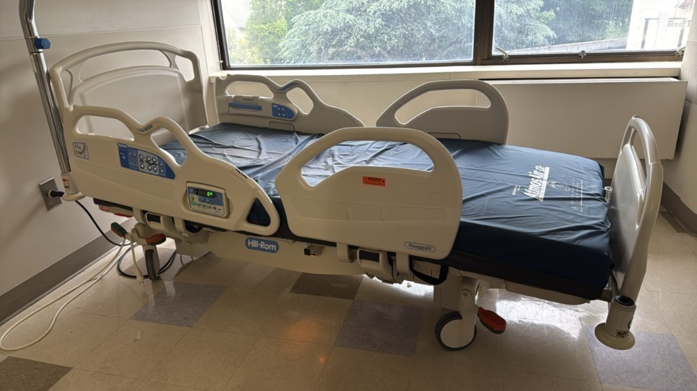 HILL-ROM ADVANTA 2 HOSPITAL BED, PL W/ P1177A PATIENT HELPER POLE ...