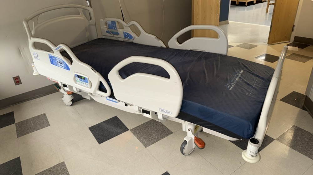 HILL-ROM ADVANTA 2 HOSPITAL BED, PL W/ P1177A PATIENT HELPER POLE ...