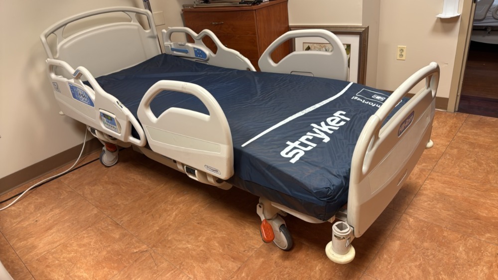 HILL-ROM ADVANTA 2 HOSPITAL BED, PL W/ P1177A PATIENT HELPER POLE ...