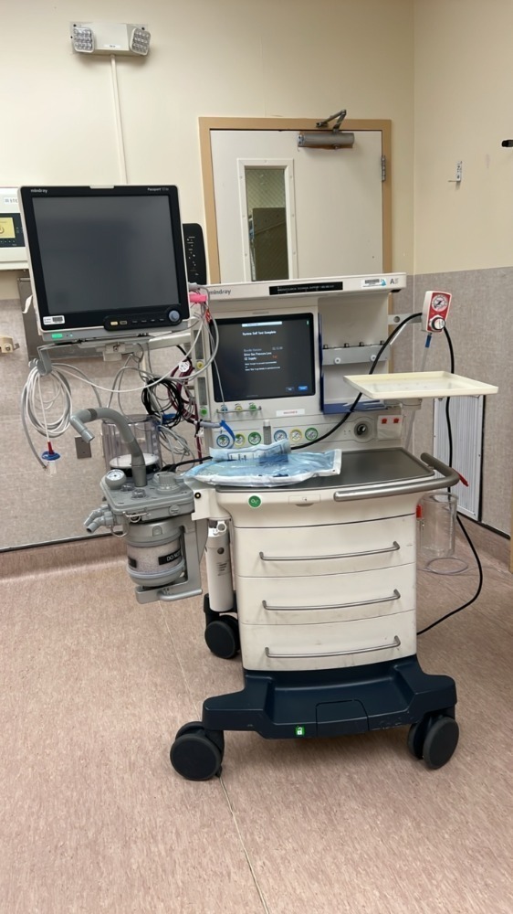 MINDRAY A5 ANESTHESIA MACHINE W/ MINDRAY PASSPORT 17M PATIENT MONITOR AND (2.12.00 SOFTWARE VERSION)