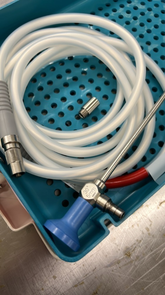 STRYKER 30 DEGREE 5MM RIGID SCOPE WITH FIBER OPTIC LIGHT CABLE