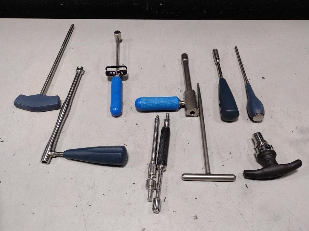 LOT OF STRYKER PEDICLE SCREW REMOVAL INSTRUMENTS