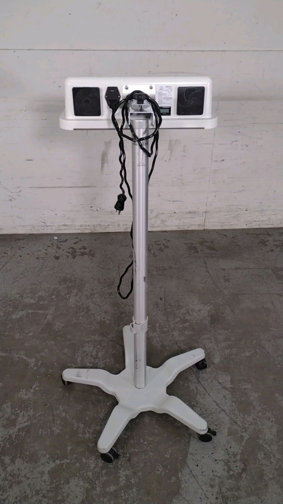 NATUS NEO BLUE LED PHOTOTHERAPY UNIT ON ROLLING STAND