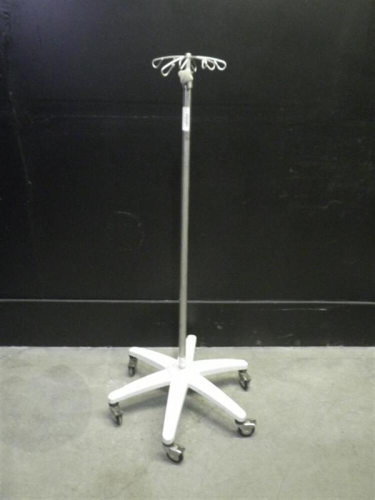 IV POLE ON ROLLING STAND