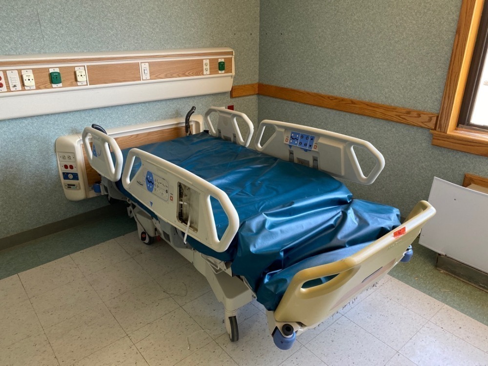 HILLROM TOTALCARE HOSPITAL BED