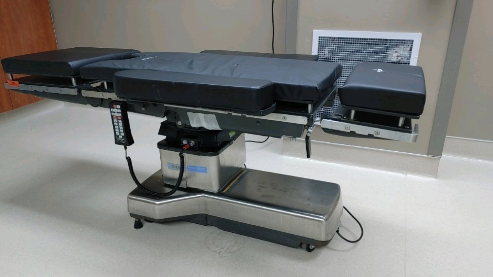 STERIS AMSCO 3085SP SURGICAL TABLE WITH HAND CONTROL