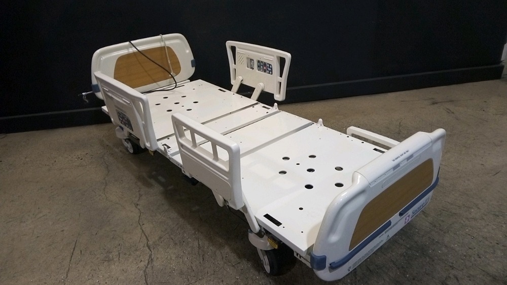 STRYKER 3002 HOSPITAL BED WITH HEAD & FOOTBOARD (CHAPERONE WITH ZONE ...