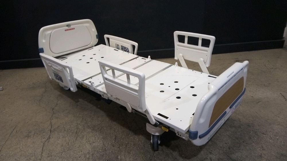 STRYKER 3002 HOSPITAL BED WITH HEAD & FOOTBOARD (CHAPERONE WITH ZONE ...