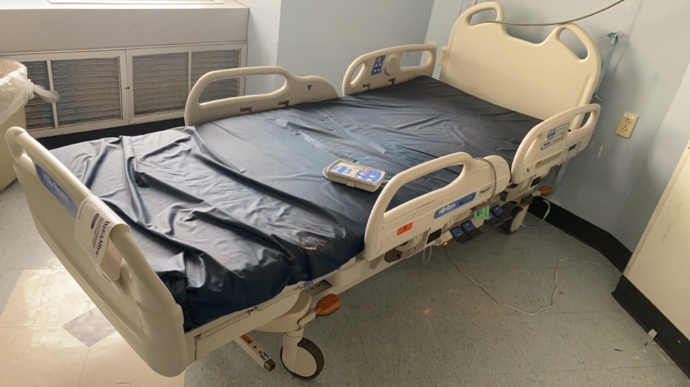 HILLROM VERSACARE PATIENT HOSPITAL BED