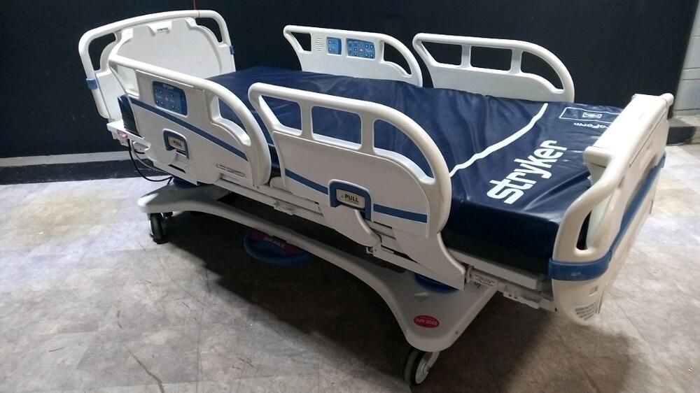 STRYKER 3002 S3 HOSPITAL BED WITH HEAD & FOOTBOARD (CHAPERONE WITH ZONE ...