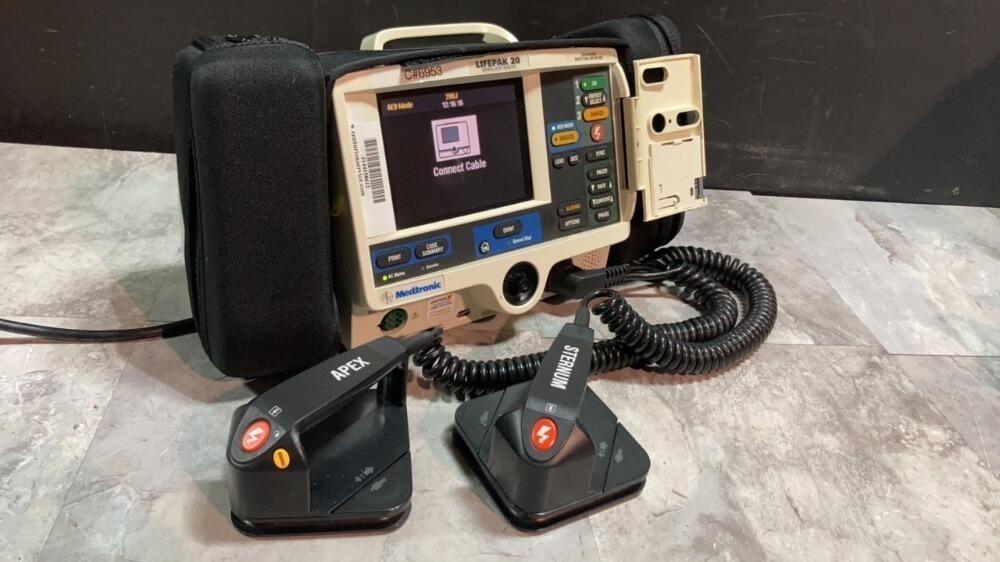 MEDTRONIC/PHYSIO-CONTROL LIFEPAK 20 BIPHASIC DEFIB WITH PACING, 3 LEAD ...