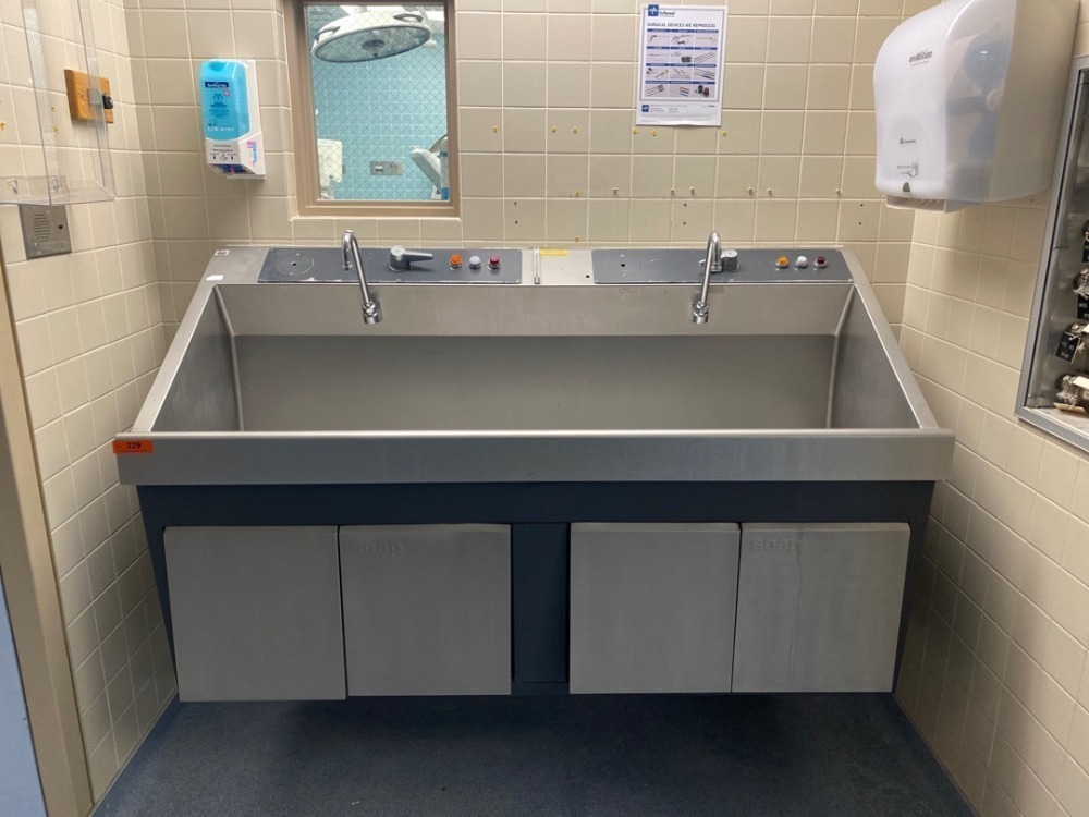 AMSCO DOUBLE BASIN, KNEE OPERATED SCRUB SINK (THIS LOT REQUIRES ...